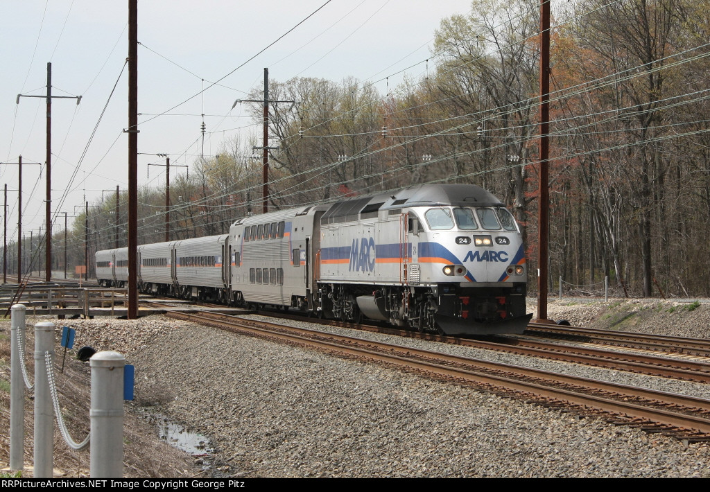 MARC 24 and train 520(28)